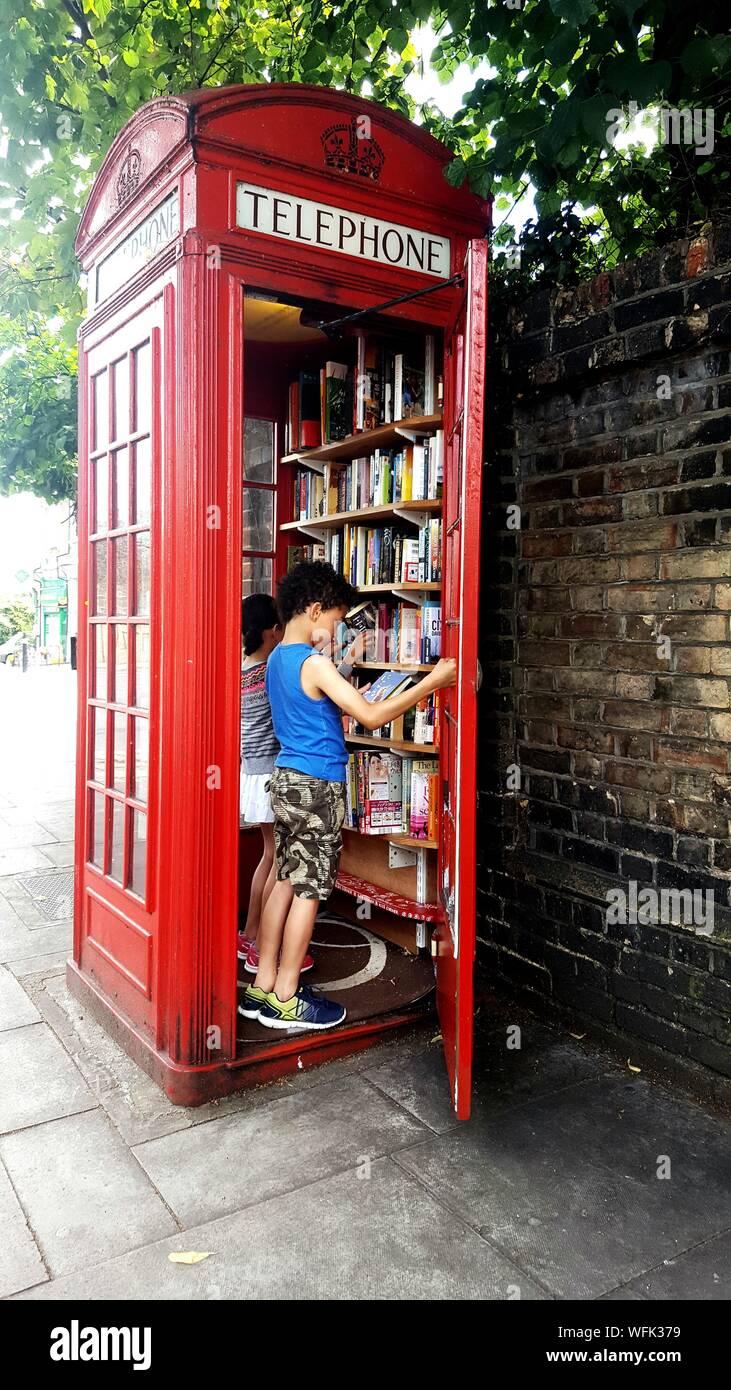 Books for children hi-res stock photography and images - Alamy