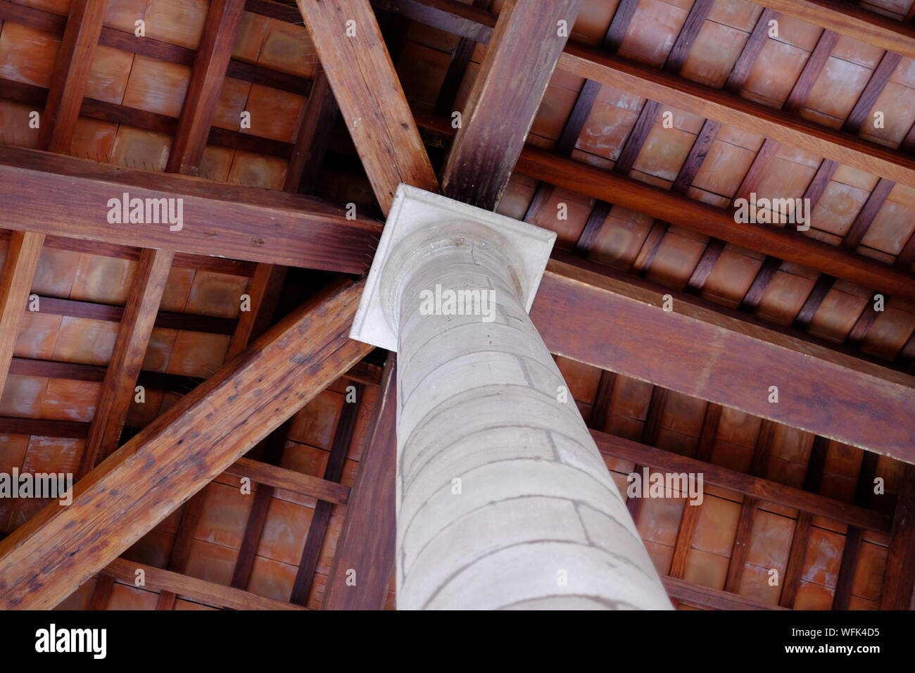 Column beam structure hi-res stock photography and images - Alamy