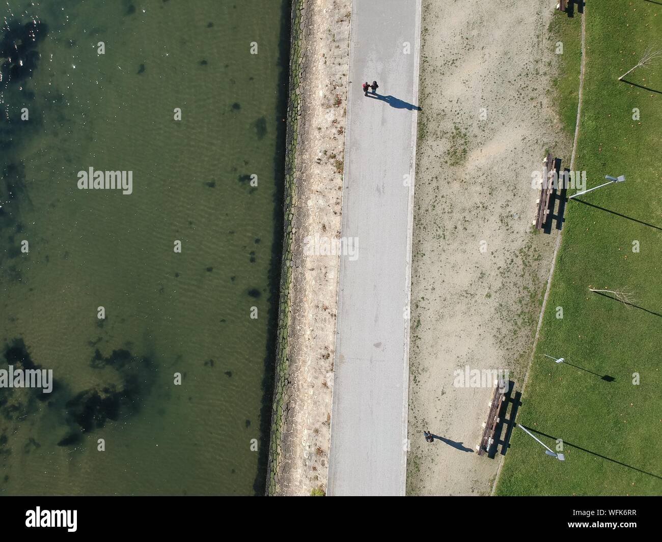 Aerial view people walking hi-res stock photography and images - Alamy