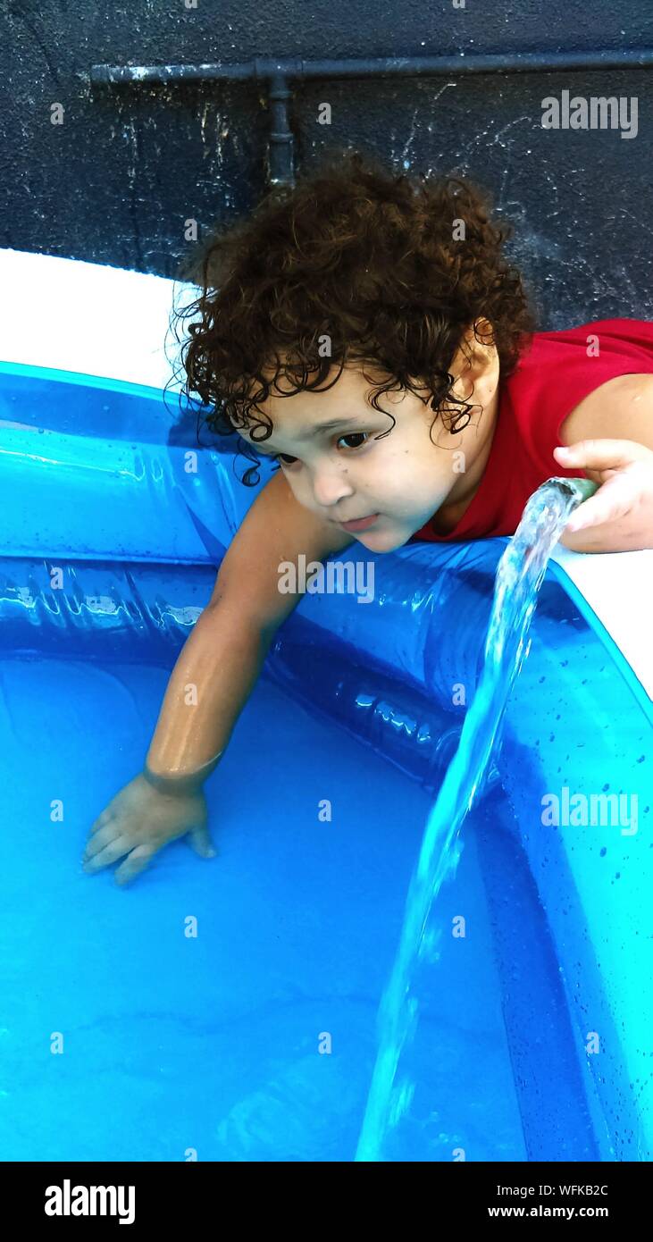 Inflatable swimming pool hi-res stock photography and images - Alamy