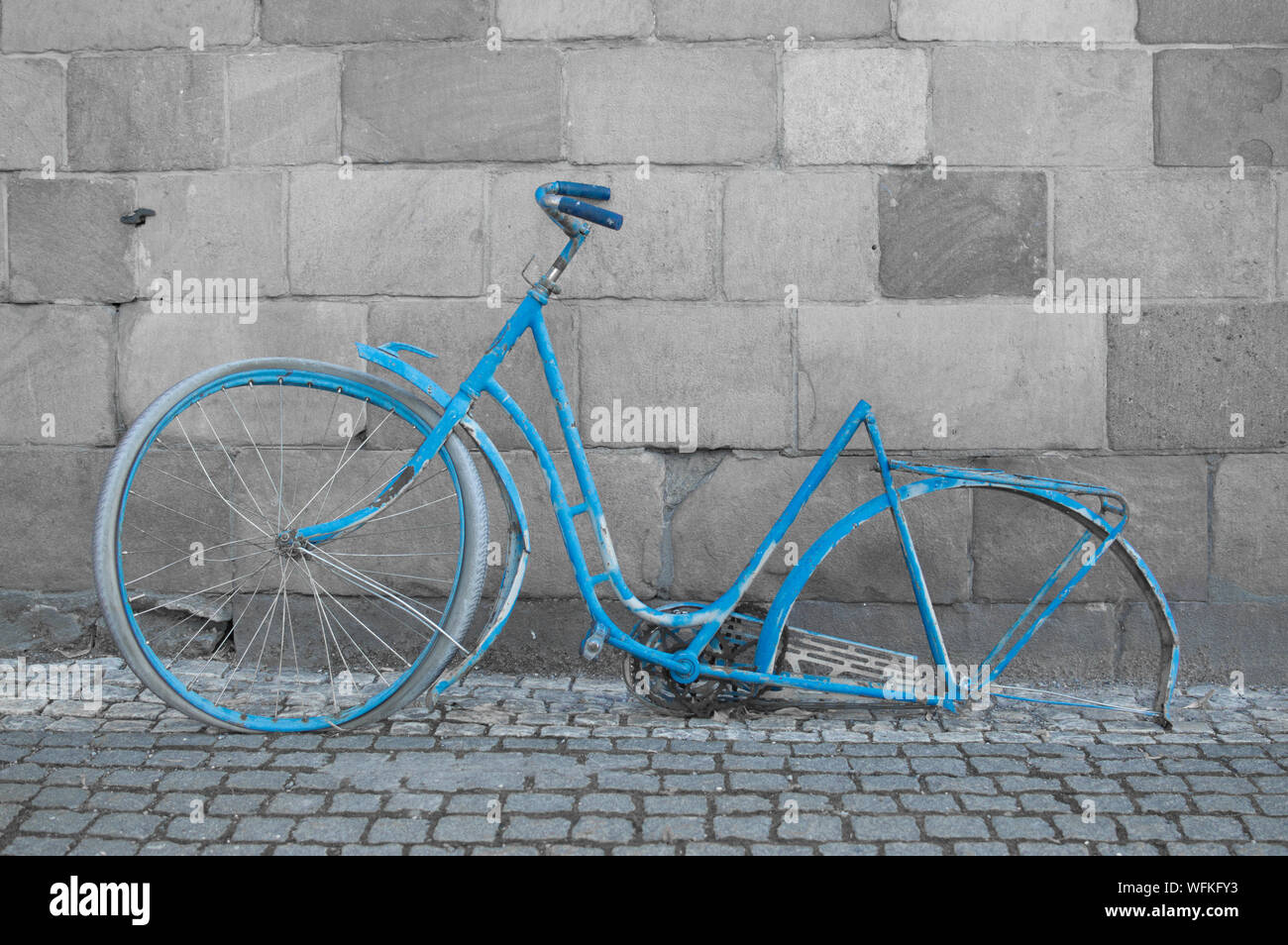 Broken bicycle hi-res stock photography and images - Alamy