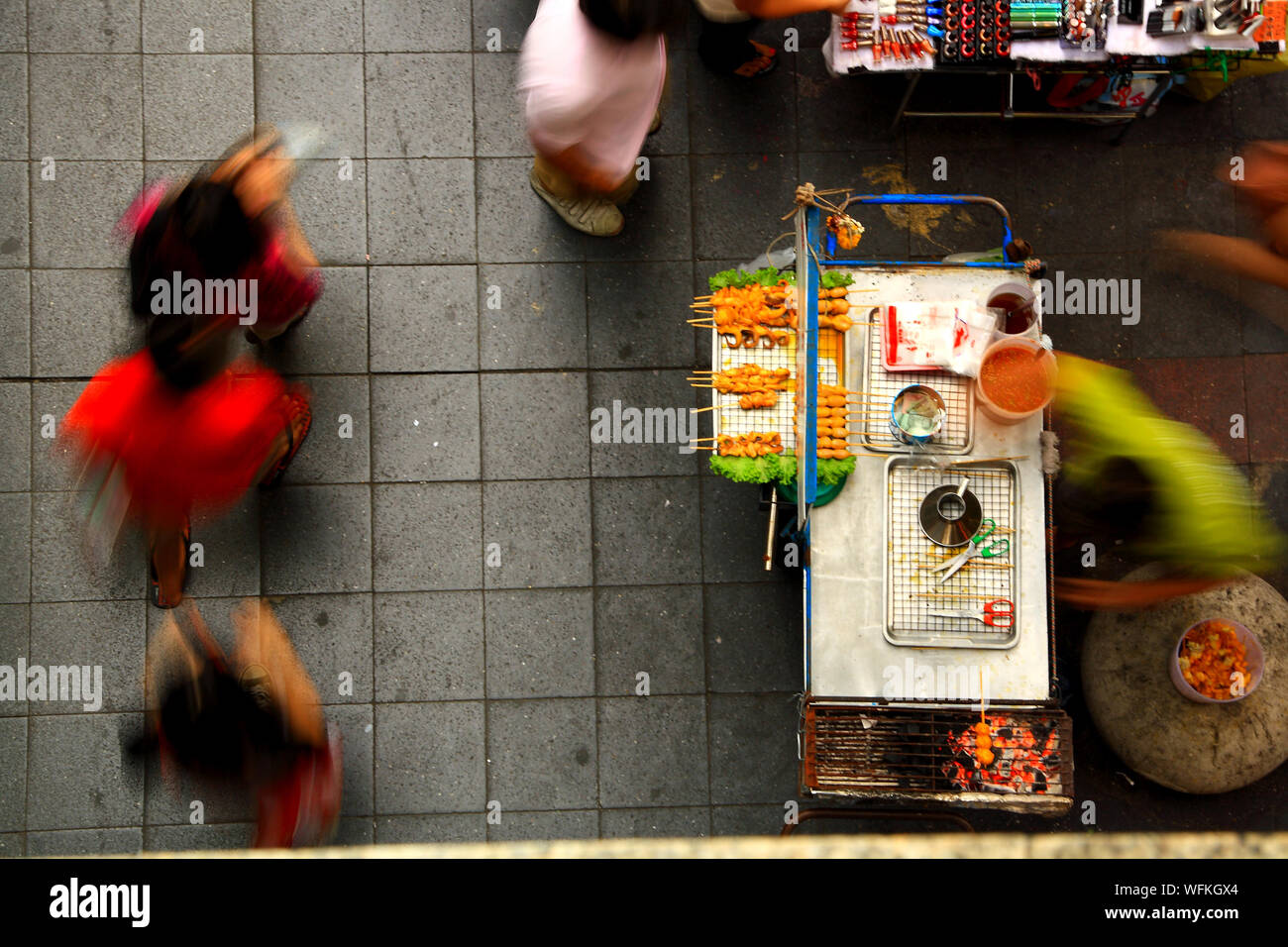 Footpath vendor hi-res stock photography and images - Alamy