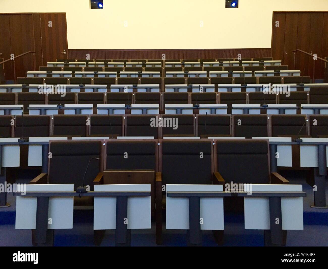 Empty lectern stage hi-res stock photography and images - Alamy