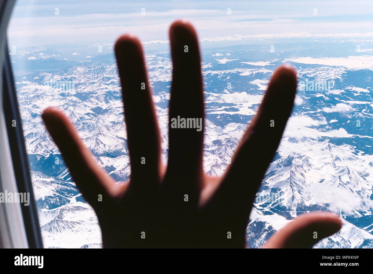 Human hand on airplane window hi-res stock photography and images - Alamy