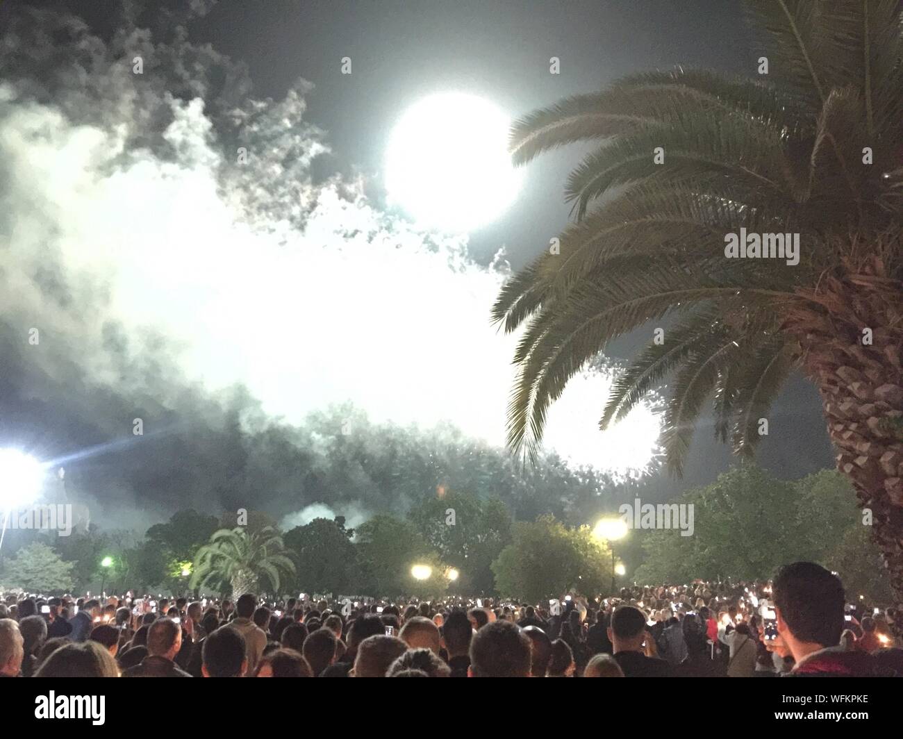 Men night park hi-res stock photography and images - Alamy