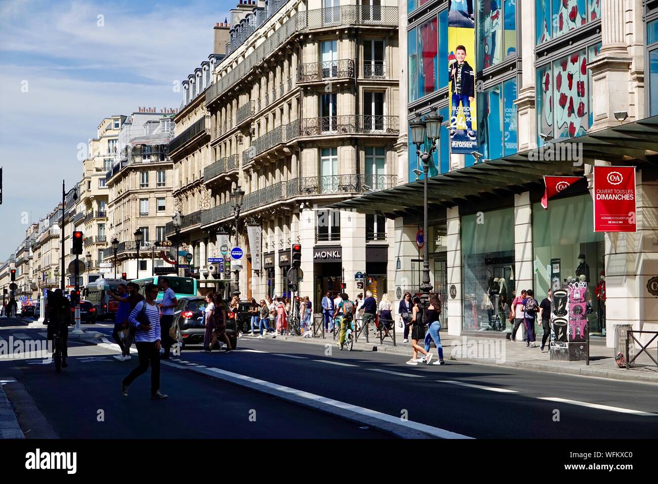 Shopping in paris hi-res stock photography and images - Alamy