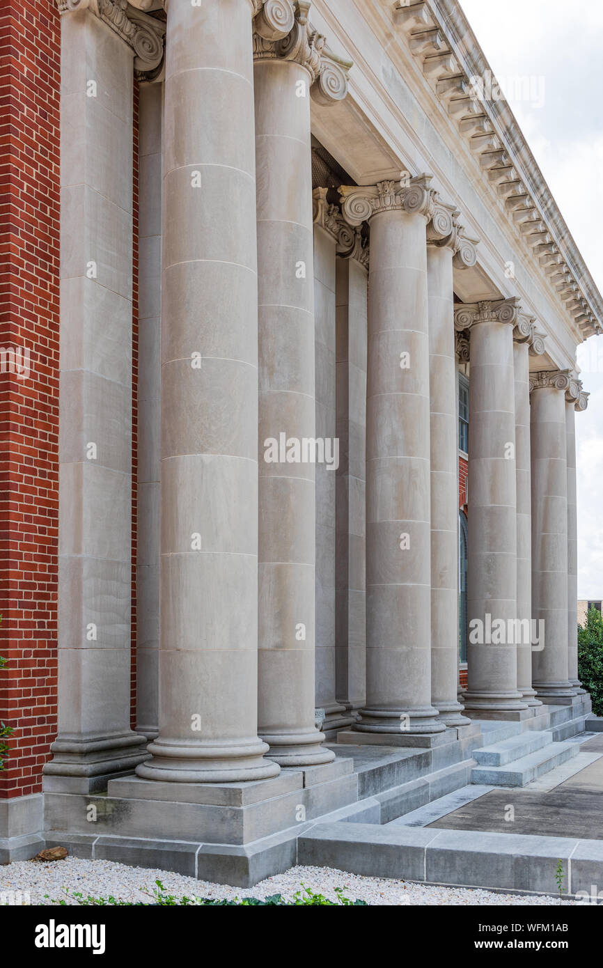 Diagonal columns hi-res stock photography and images - Alamy