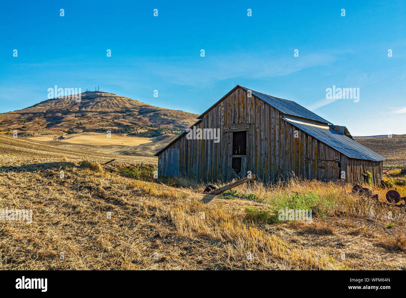 Barn field hi-res stock photography and images - Alamy