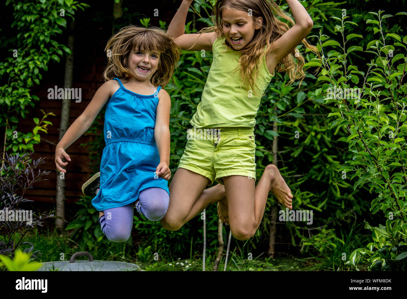 Yard jumping hi-res stock photography and images - Alamy