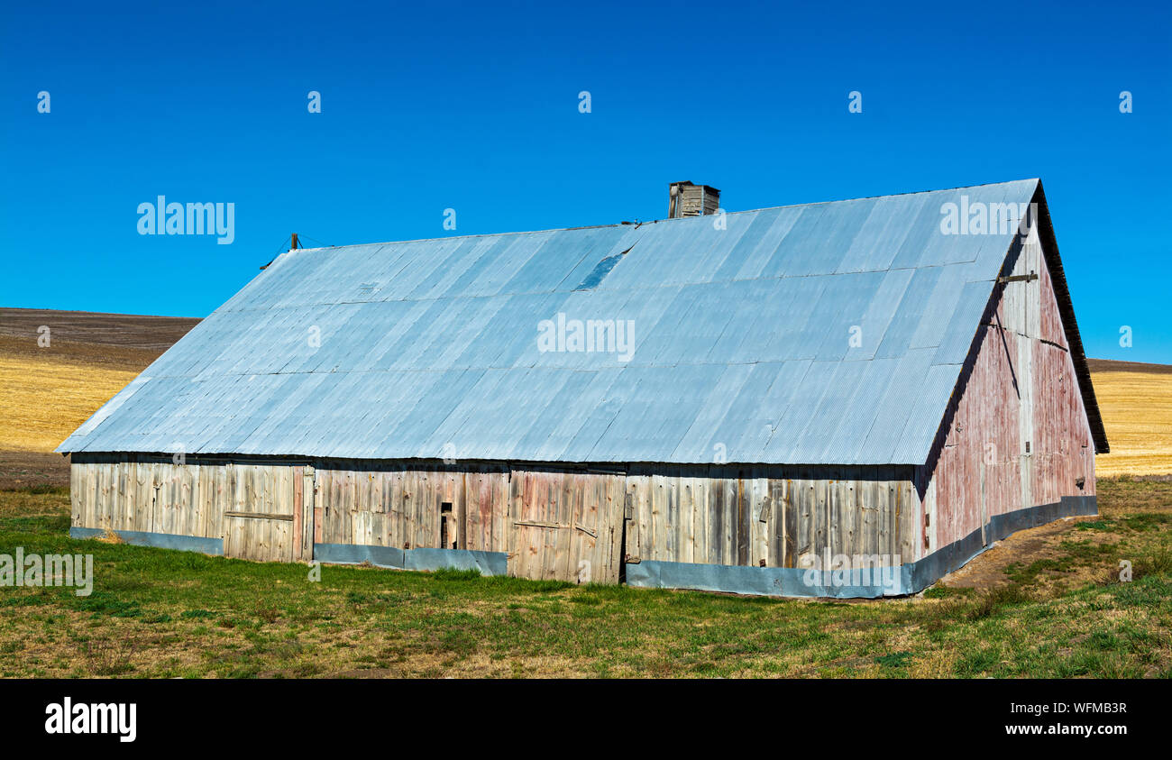 Washington, Palouse Region, wooden barn, fall season, wheat fields ...