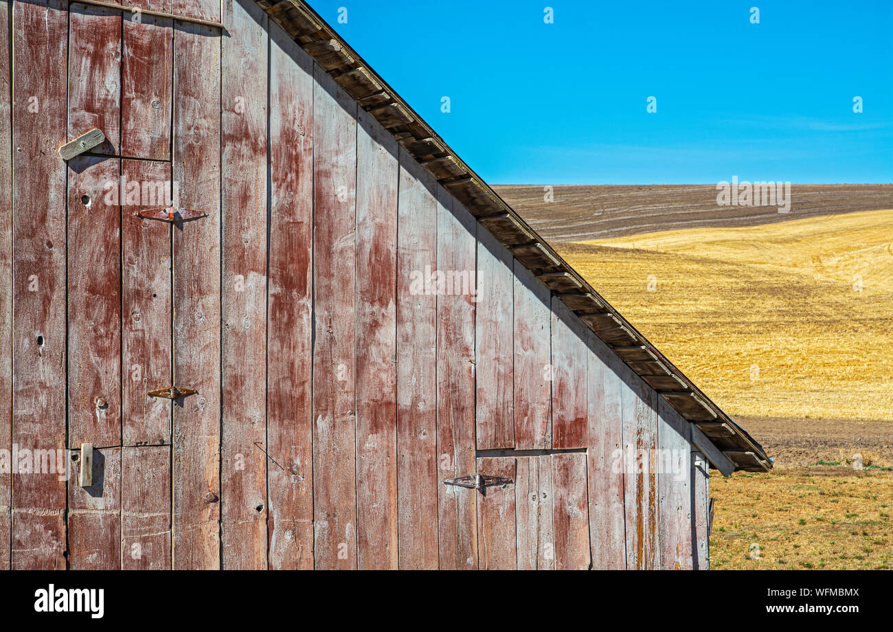 Washington, Palouse Region, wooden barn, fall season, wheat fields ...