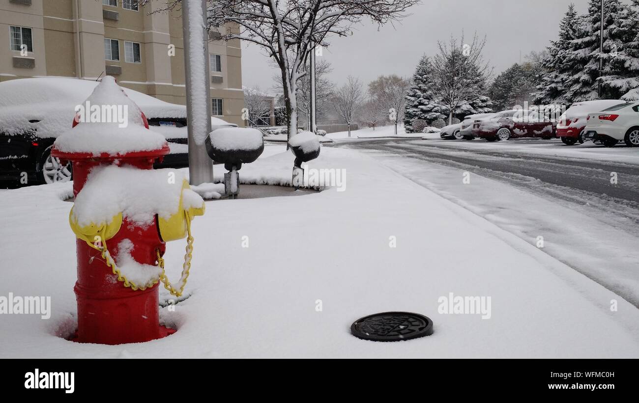 Hydrant snow hi-res stock photography and images - Alamy
