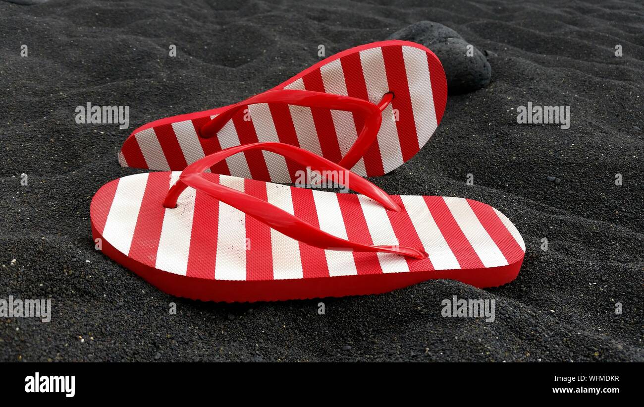 Red sand beach hi-res stock photography and images - Alamy