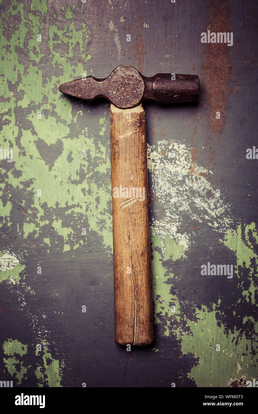 Hammer on metal hi-res stock photography and images - Alamy
