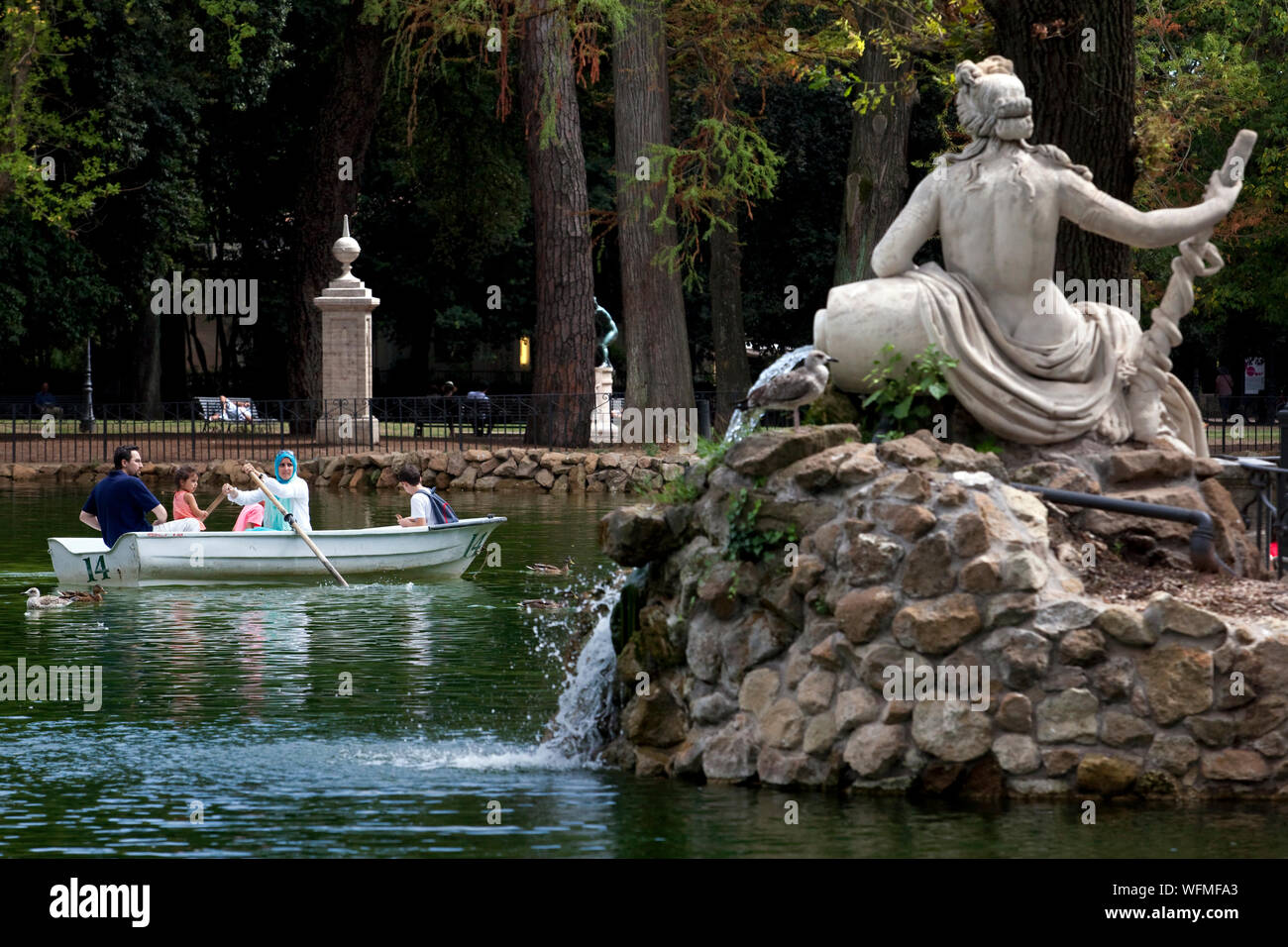 Roman rowing boat hi-res stock photography and images - Alamy