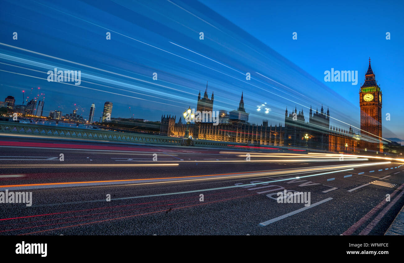 London blue light night hi-res stock photography and images - Alamy