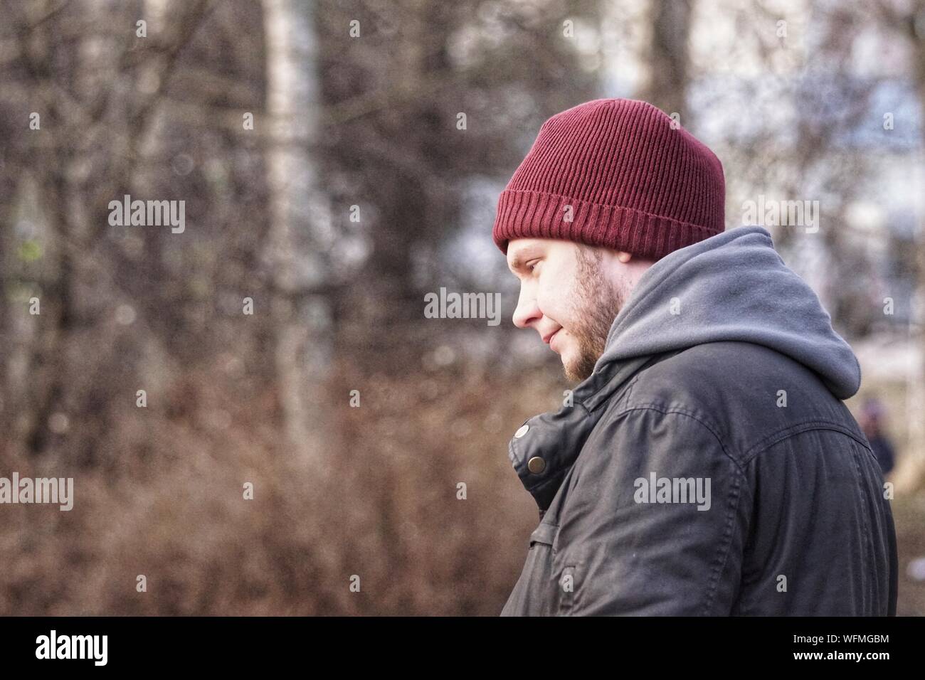 Man looking down with hat hi-res stock photography and images - Alamy