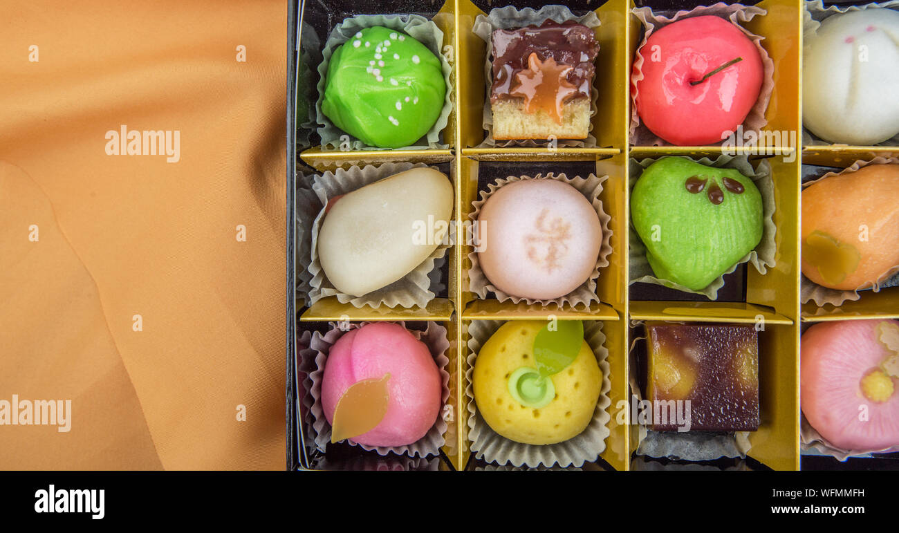 Above a box hi-res stock photography and images - Alamy