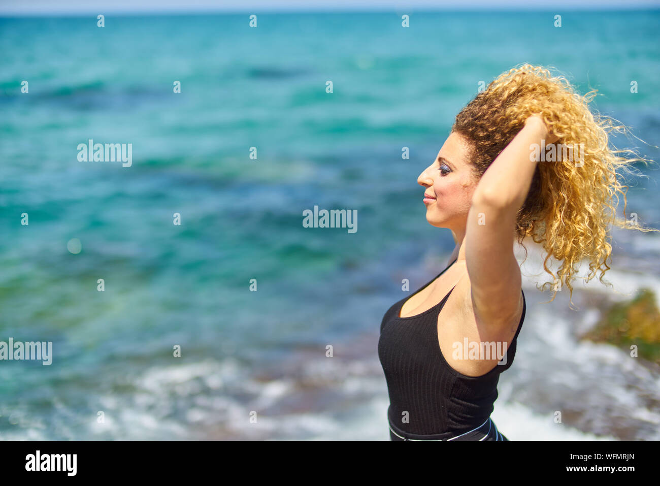 Young woman side view beach hi-res stock photography and images - Alamy