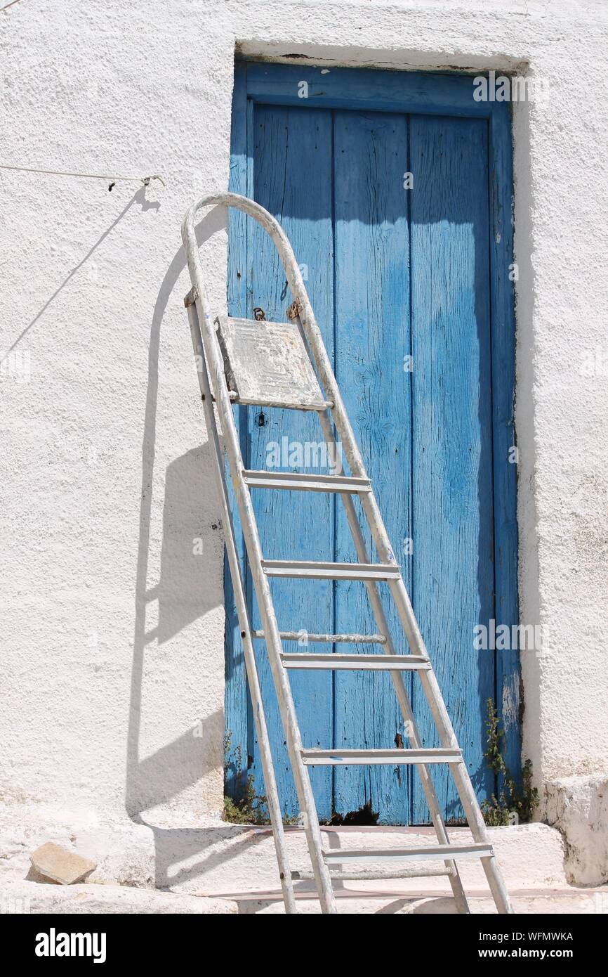 Weathered wood ladder hi-res stock photography and images - Alamy