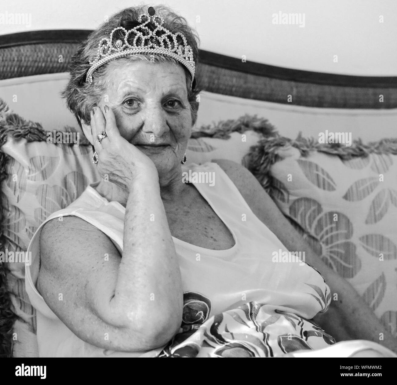 Portrait beauty queen wearing crown hi-res stock photography and images ...