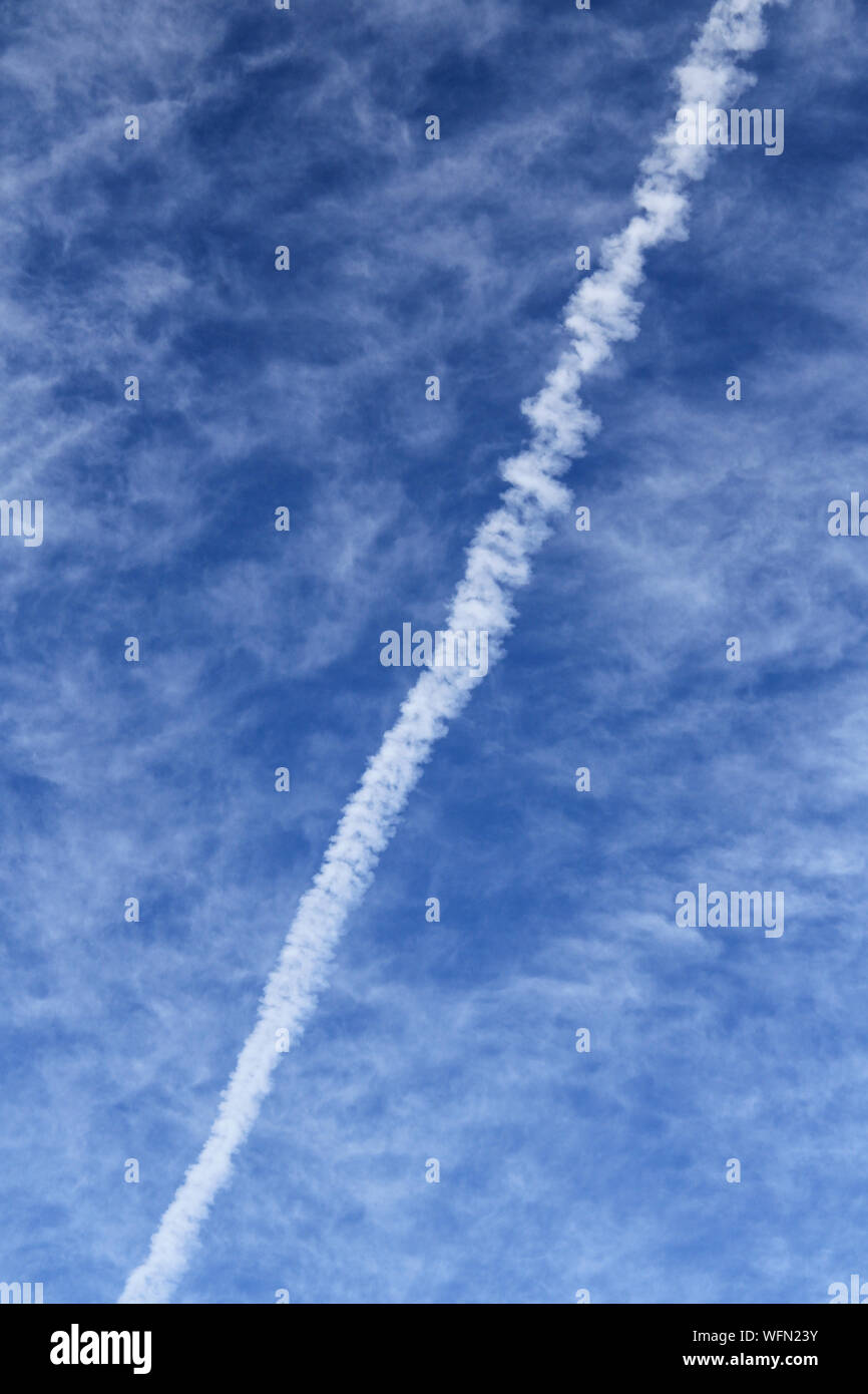 Airplane smoke trail hi-res stock photography and images - Alamy