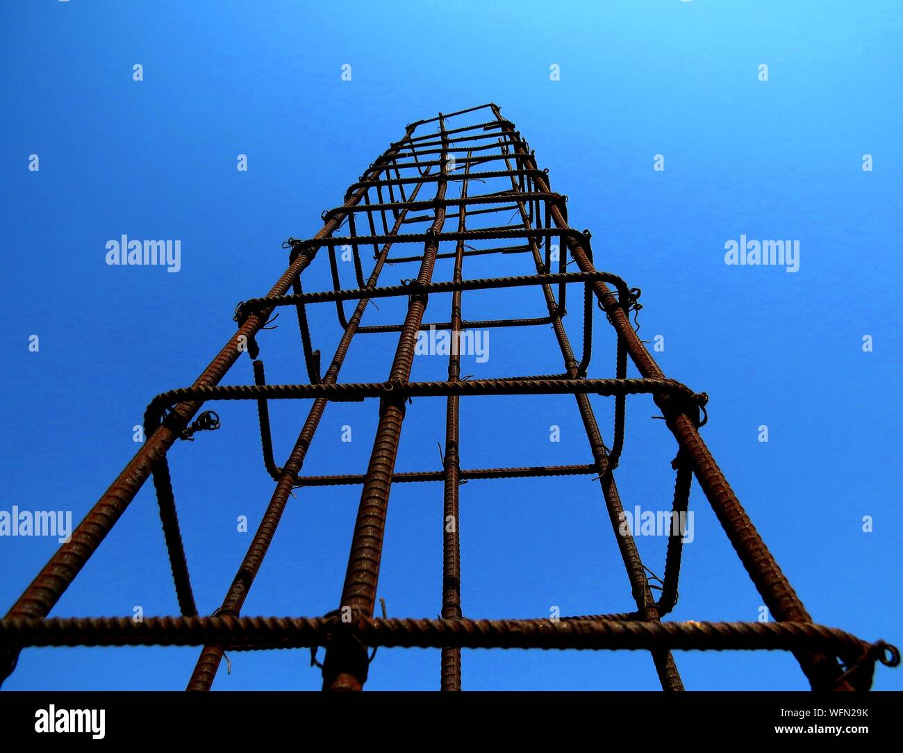 Metal scaffolding scaffolding hi-res stock photography and images - Alamy