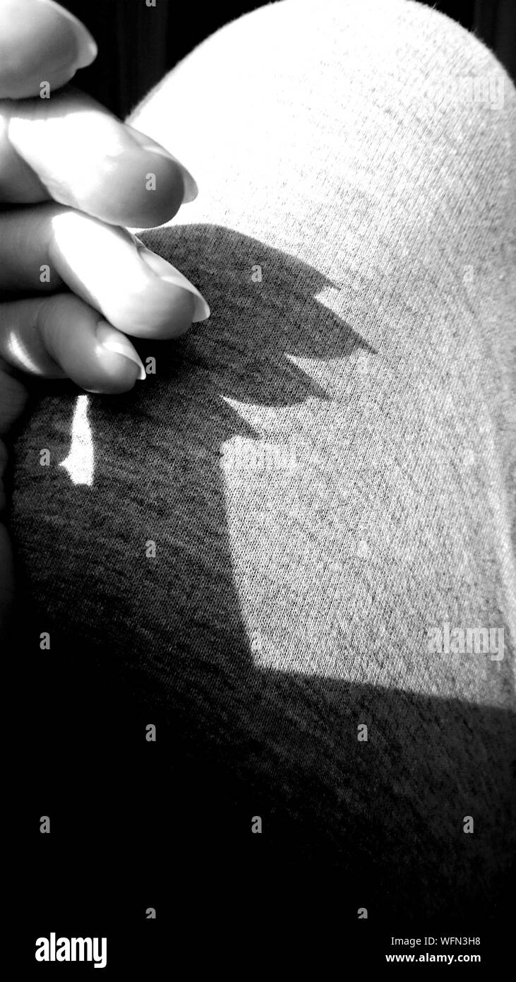 Hand on leg hi-res stock photography and images - Alamy