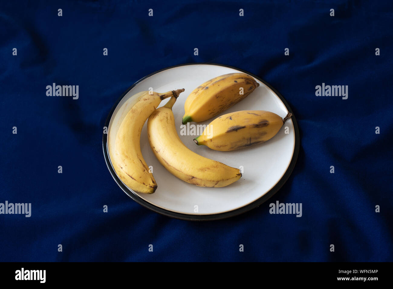 Cavendish banana hi-res stock photography and images - Alamy