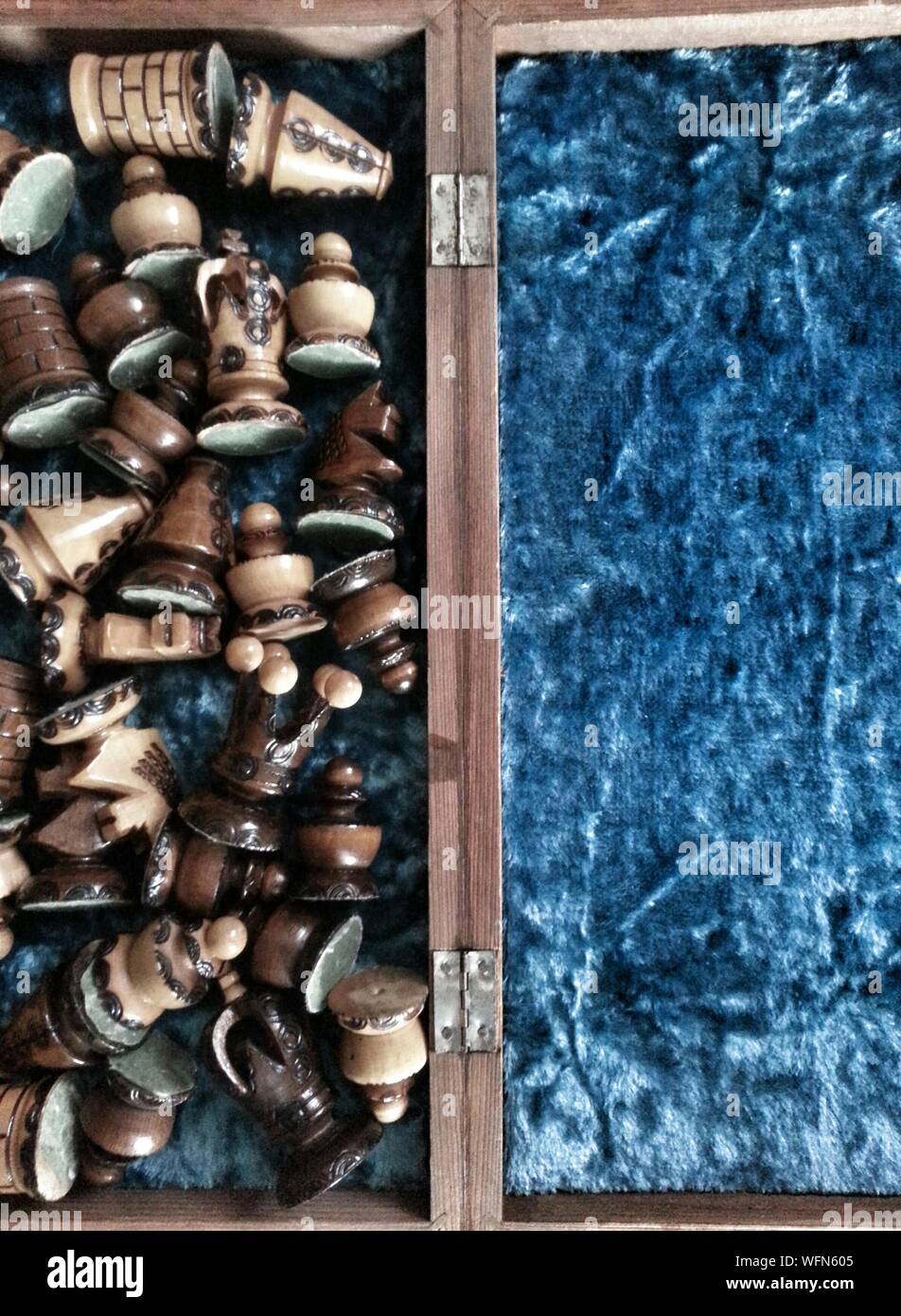 Chess box hi-res stock photography and images - Alamy