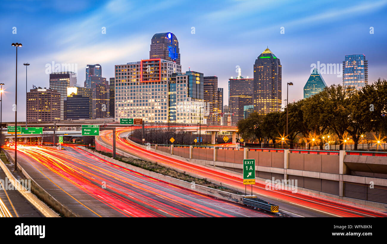 Dallas skyline hi-res stock photography and images - Alamy