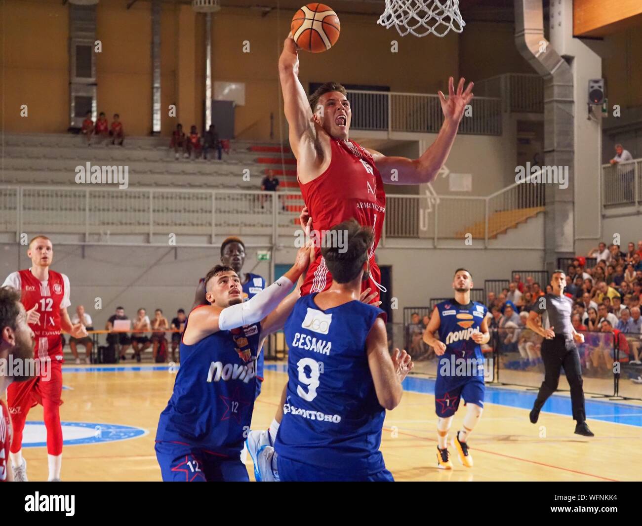 Tarczewski in area va a schiacciare hi-res stock photography and images ...