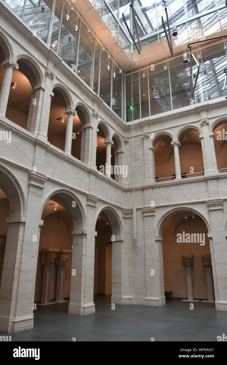 A view of the Harvard Museums in Harvard Square, Cambridge ...