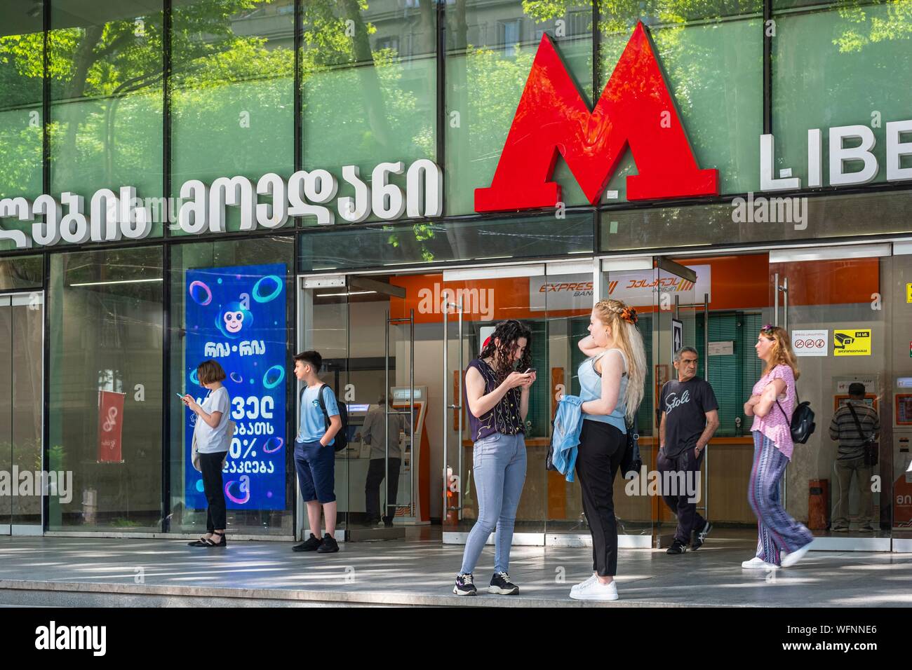Station outdoors hi-res stock photography and images - Alamy
