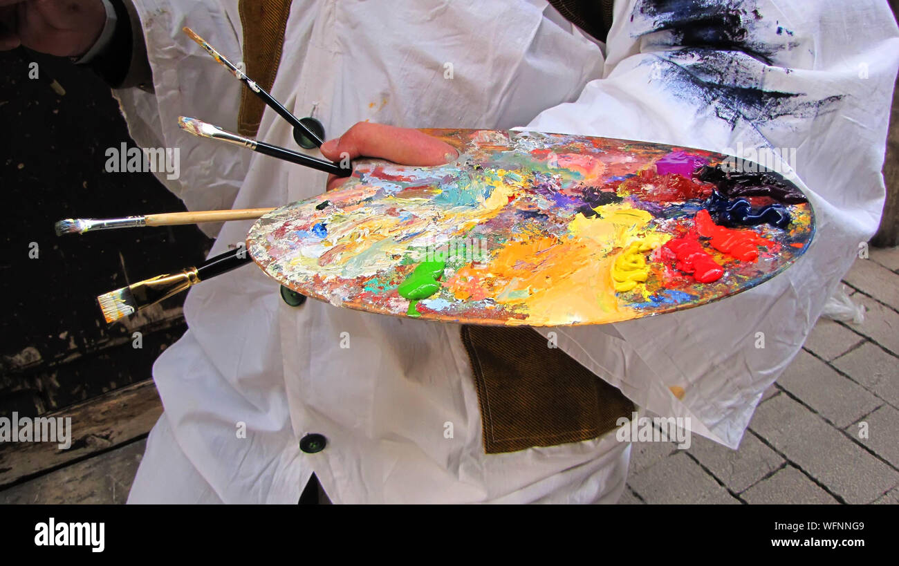 Holding brushes hi-res stock photography and images - Alamy