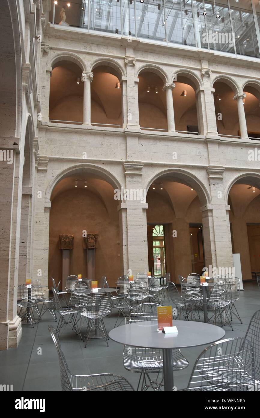 A view of the Harvard Museums in Harvard Square, Cambridge ...