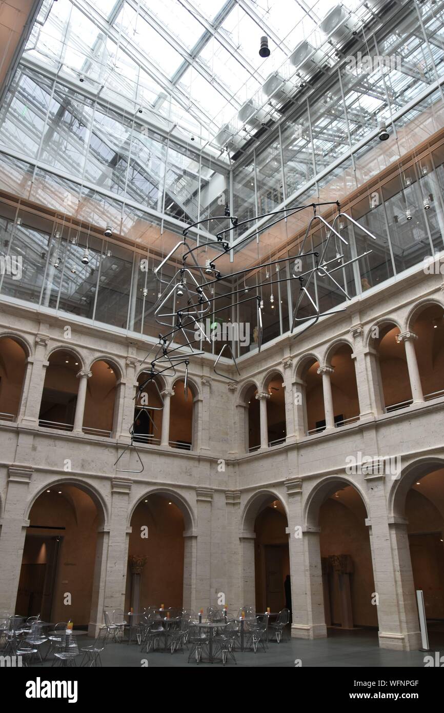 A view of the Harvard Museums in Harvard Square, Cambridge ...