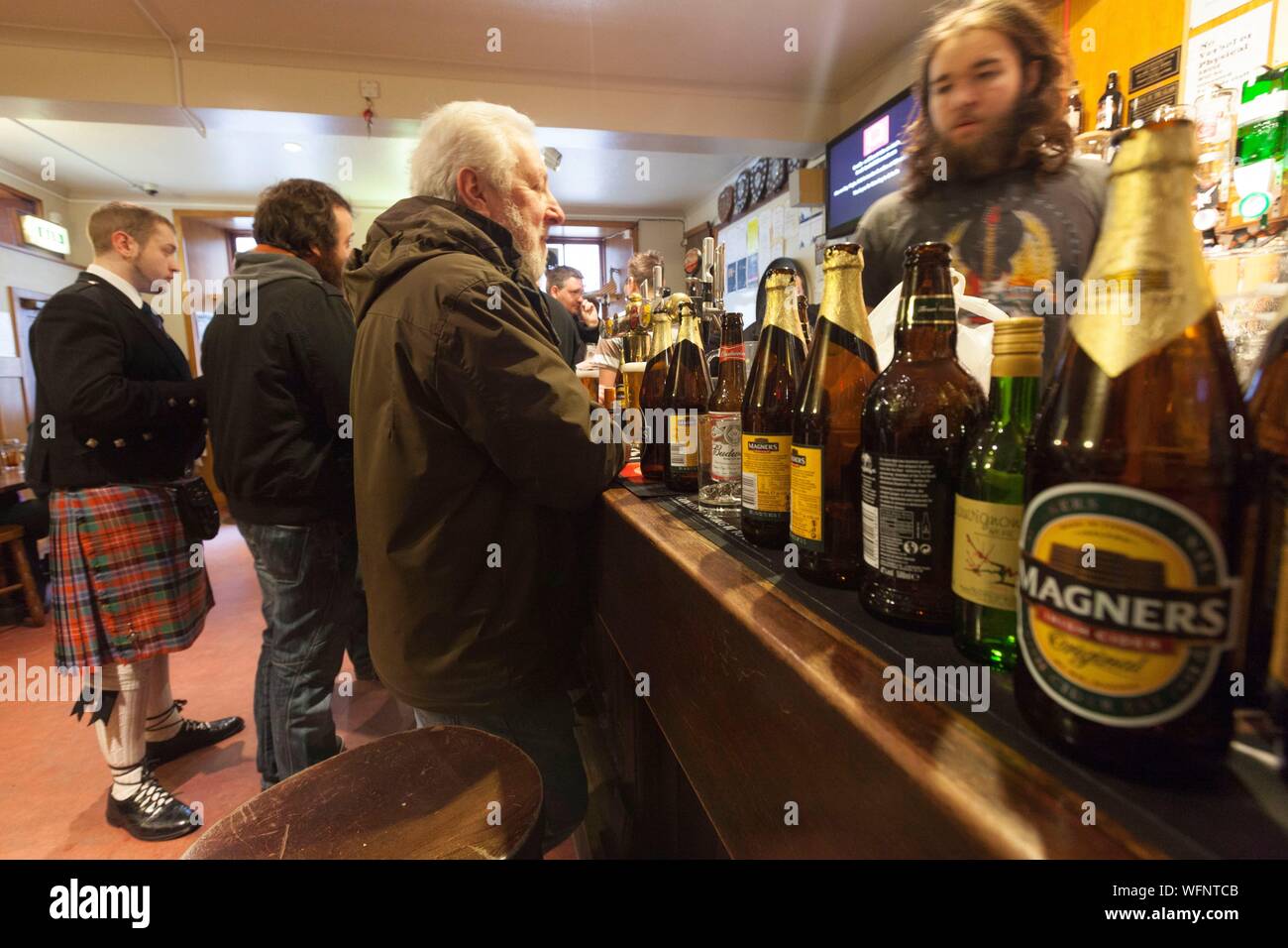 Scotland pub drink hi-res stock photography and images - Alamy