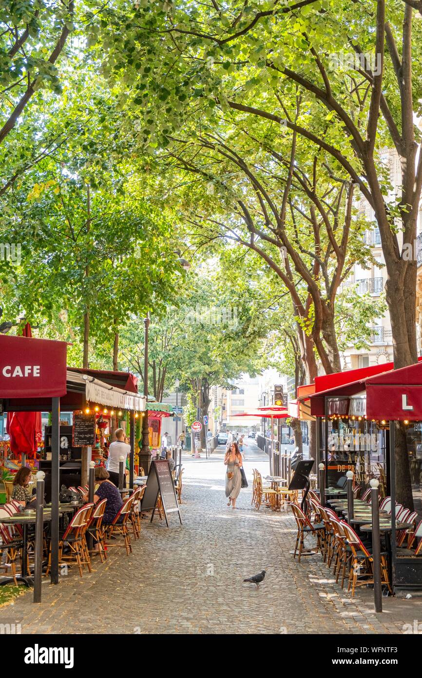 France, Paris, 15th arrondissement, intersection of Rue de Vaugirard ...