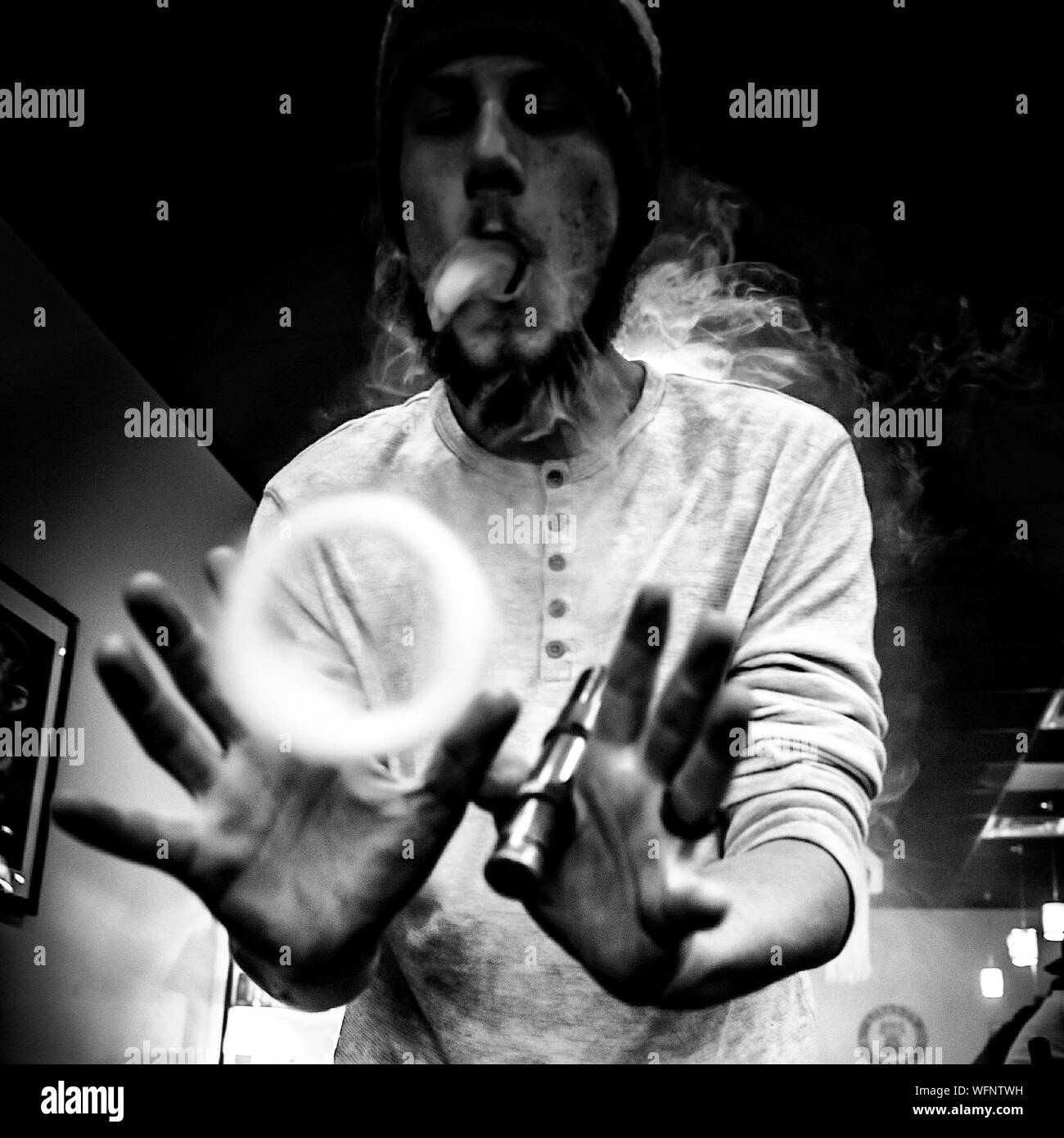 Smoke ring hi-res stock photography and images - Alamy