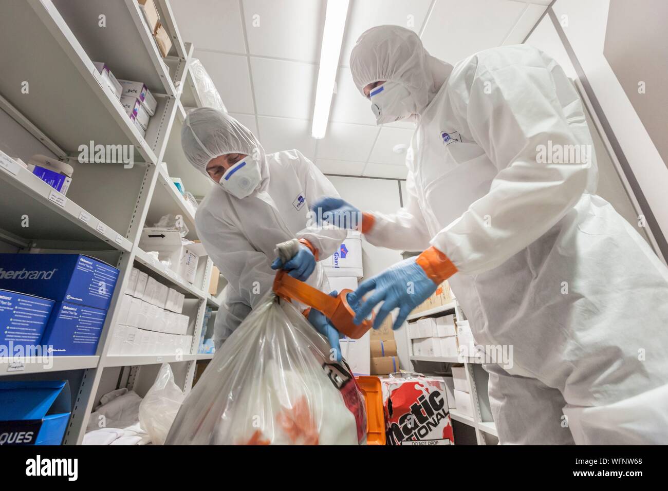 Ibc containers hi-res stock photography and images - Alamy