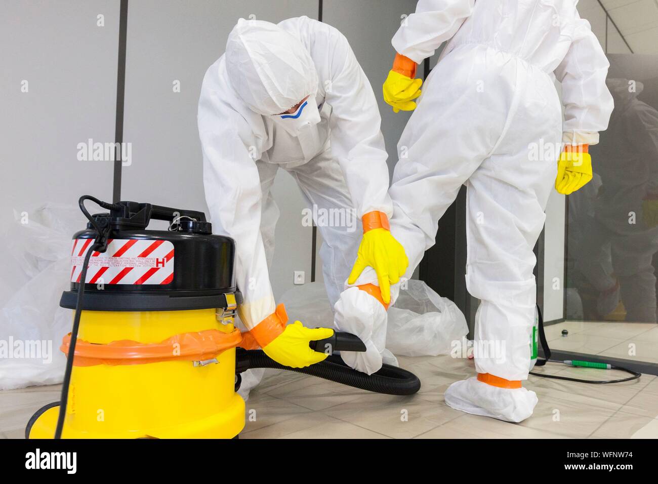 Laboratory Staff High Resolution Stock Photography and Images - Alamy