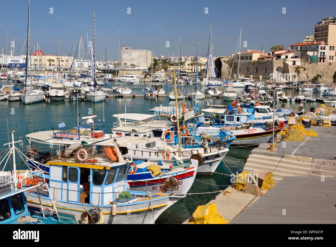 Net rigging hi-res stock photography and images - Alamy