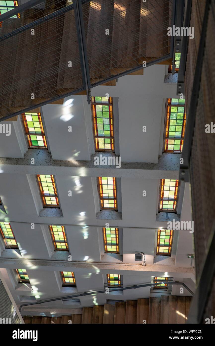 Glass staircase inside hi-res stock photography and images - Alamy