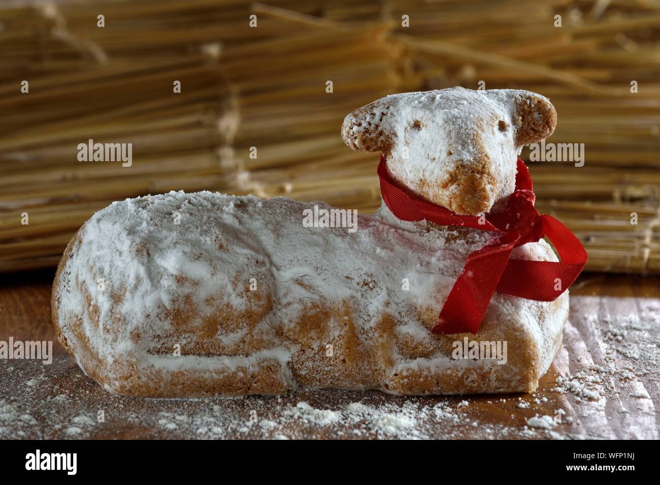 Biscuit in the shape of a house hi-res stock photography and images - Alamy