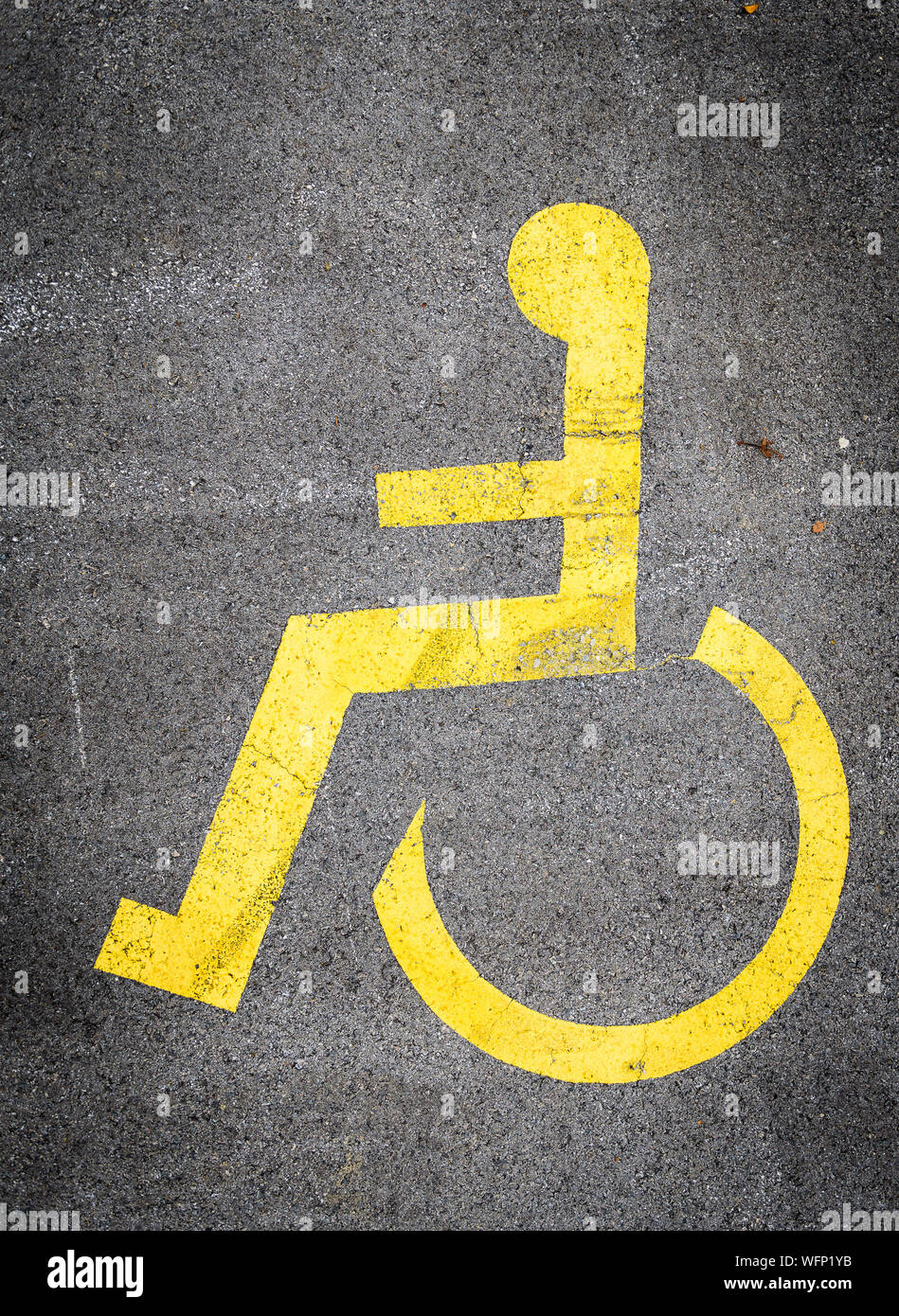 Yellow wheelchair sign on road hi-res stock photography and images - Alamy