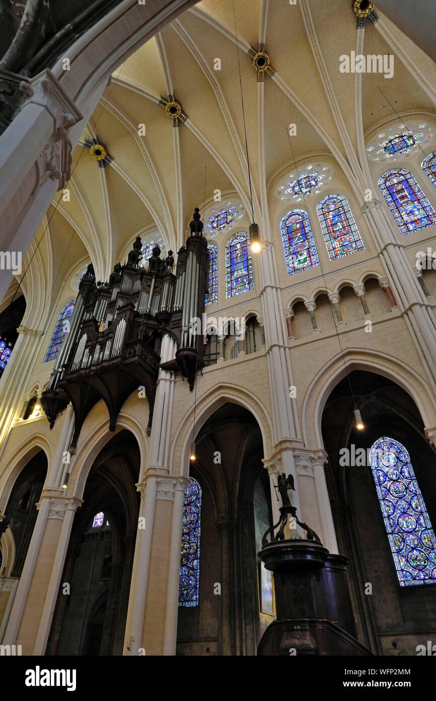 Chartres cathedral nave hi-res stock photography and images - Alamy