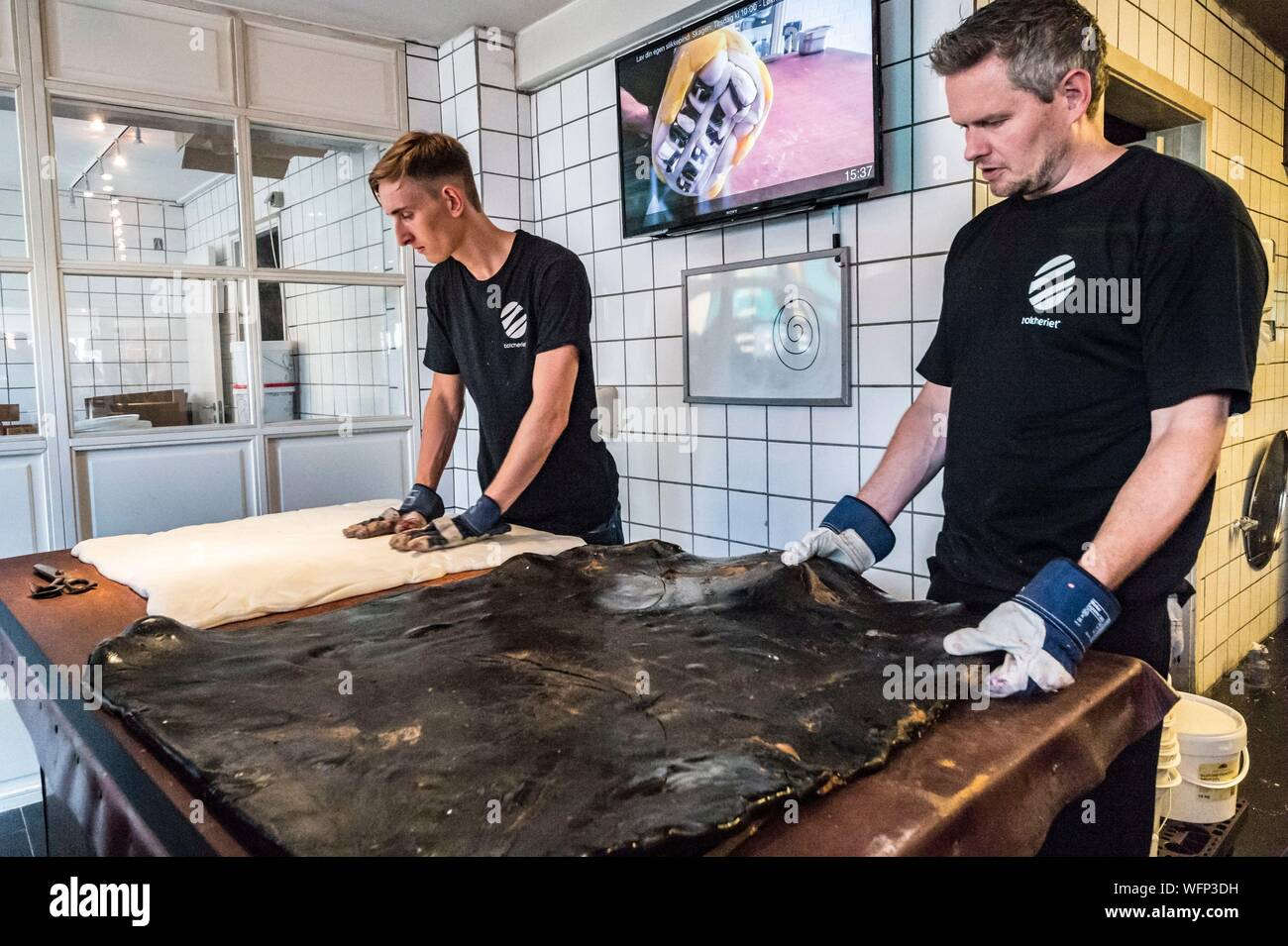 Denmark, Jutland, Skagen, Confectioner Bolcheriet, making hard candies ...