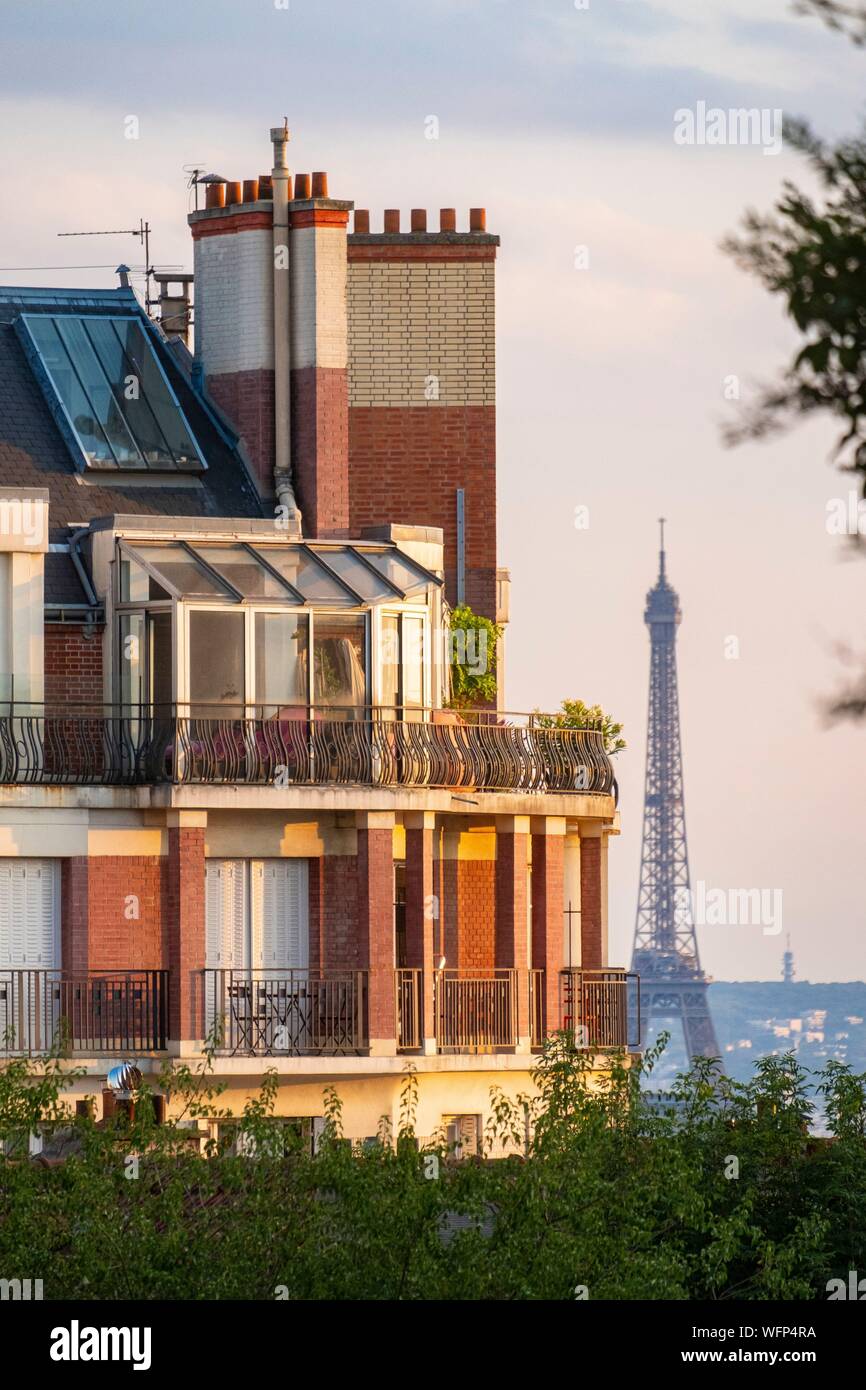 Paris building tower hi-res stock photography and images - Alamy