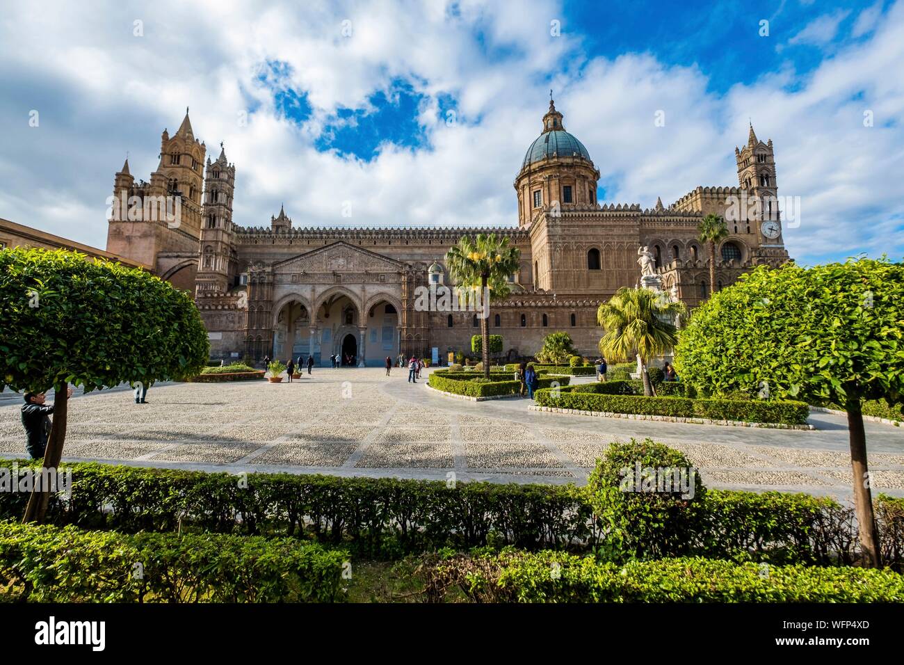 Medieval arab architecture hi-res stock photography and images - Alamy